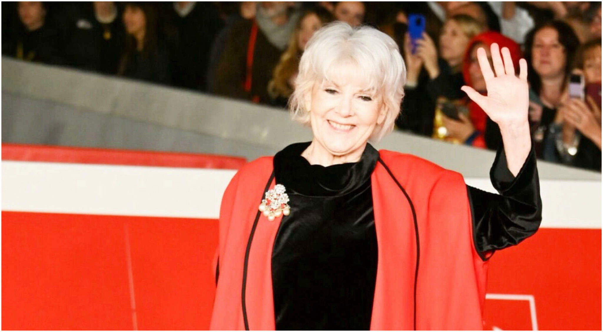 Caterina Caselli racconta il suicidio del padre e l'opposizione della madre alla sua carriera ...