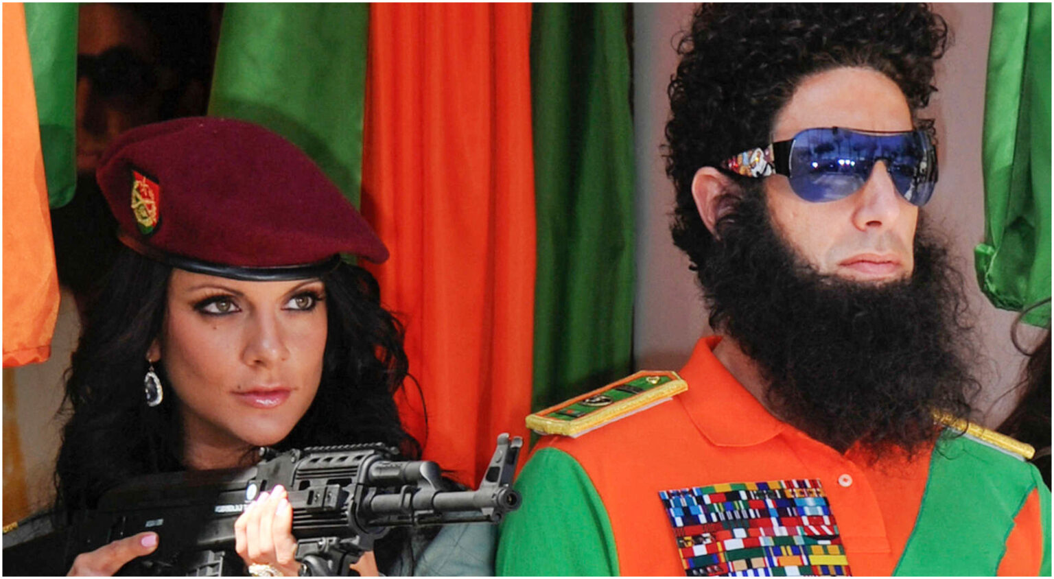 Jessica Moretti, la modella che ha sfilato con un kalashnikov al bar Le ...